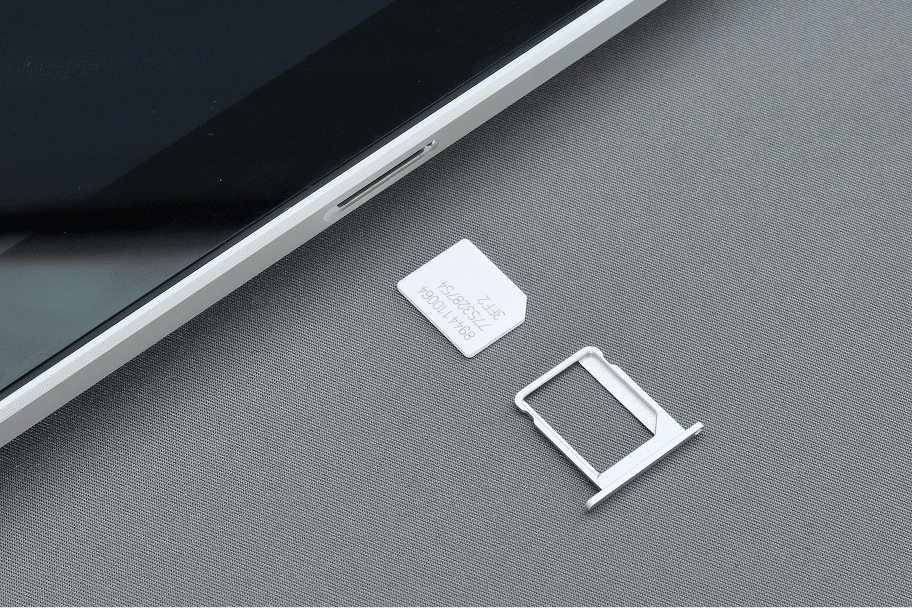 What is a SIM card and how it works - Roami
